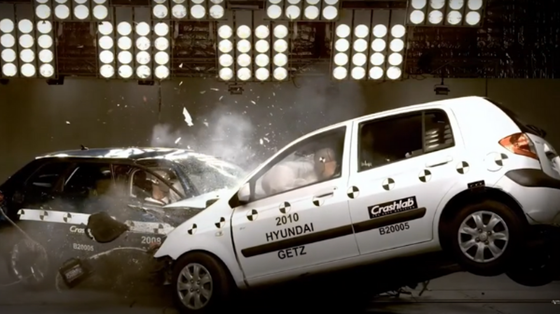 Autofile - News / Crash footage highlights vehicle safety gap