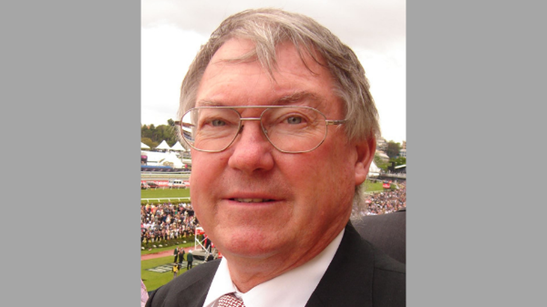 Autofile - News / Tributes to Ross Macdonald